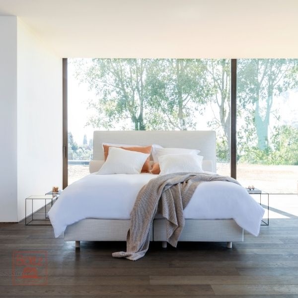 Boxspring Styldecor par Revor avec tête de lit Versailles